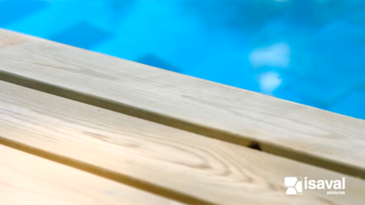 Tratar tarimas de exterior con Isaval Xanol Lasures y Barnices. • Isaval