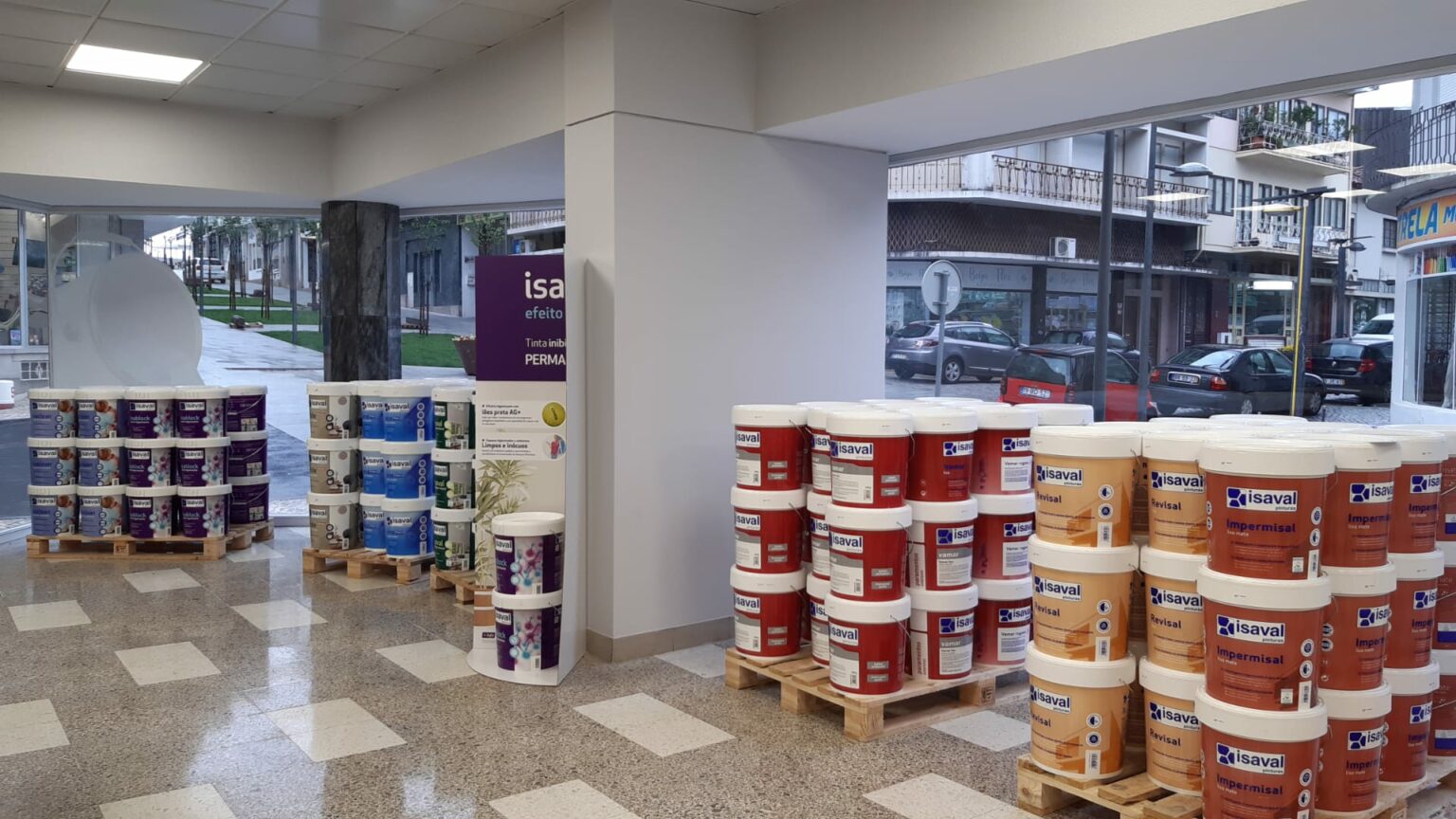 Pinturas Isaval sigue con su expansión internacional abriendo su ...