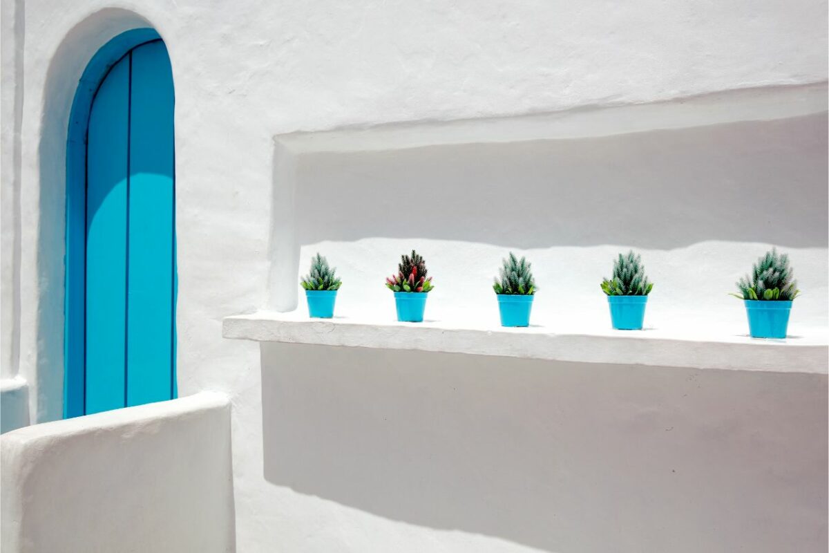 Azul Capri, el color que inspira las energías renovables • Isaval