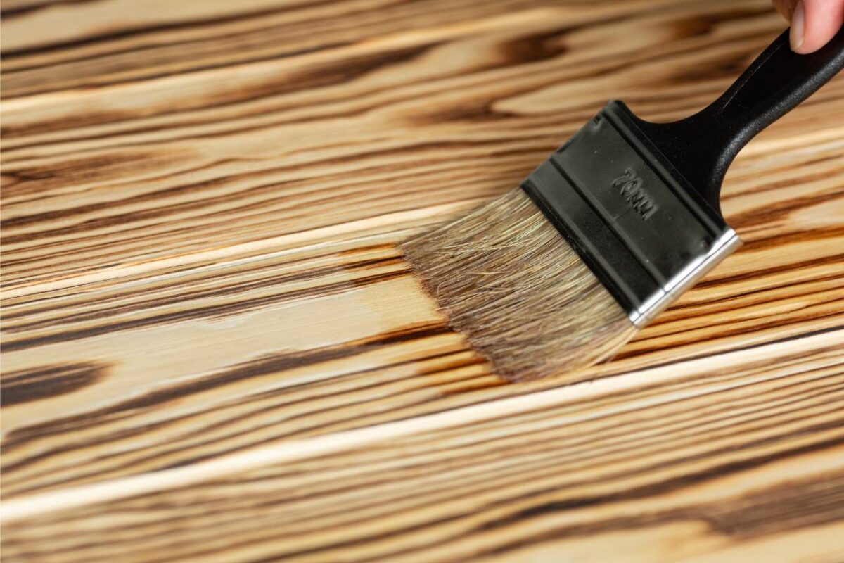 ¿Cómo elegir el barniz perfecto para proteger y embellecer la madera ...