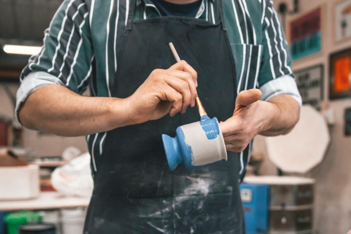 ¿Cómo pintar macetas de barro? • Isaval