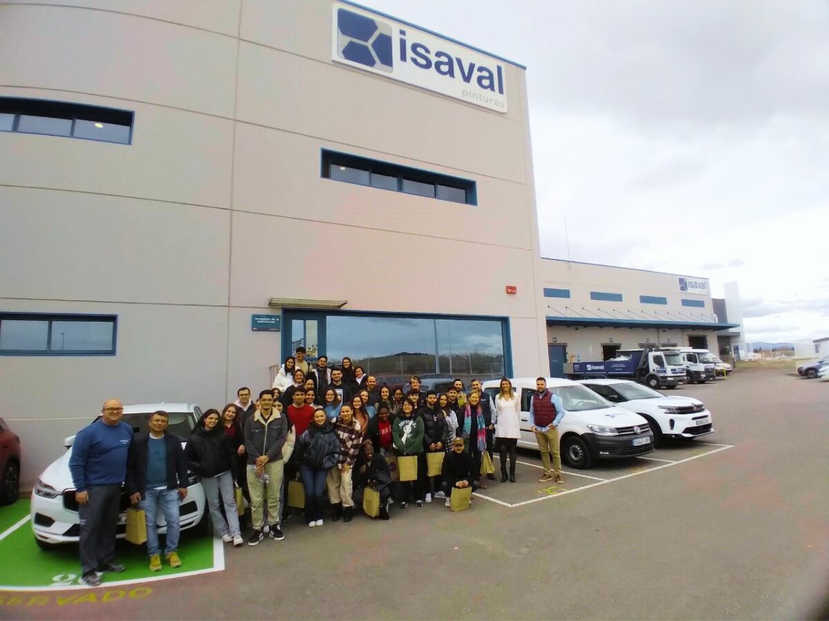 El Grado en Ingeniería de la Edificación de la UPV visita Isaval para ...